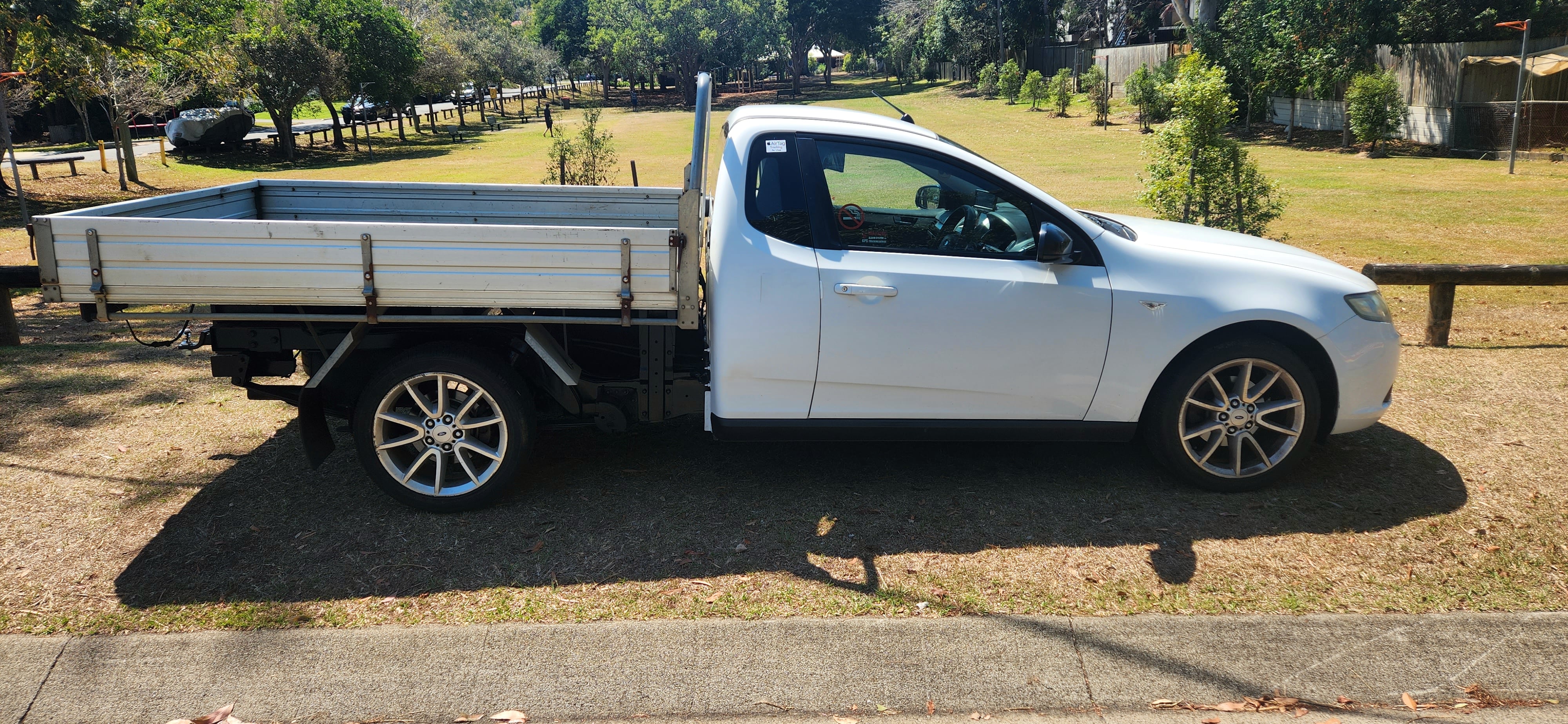 Yellow-Utes: Hire a Ute near Brisbane, 4000